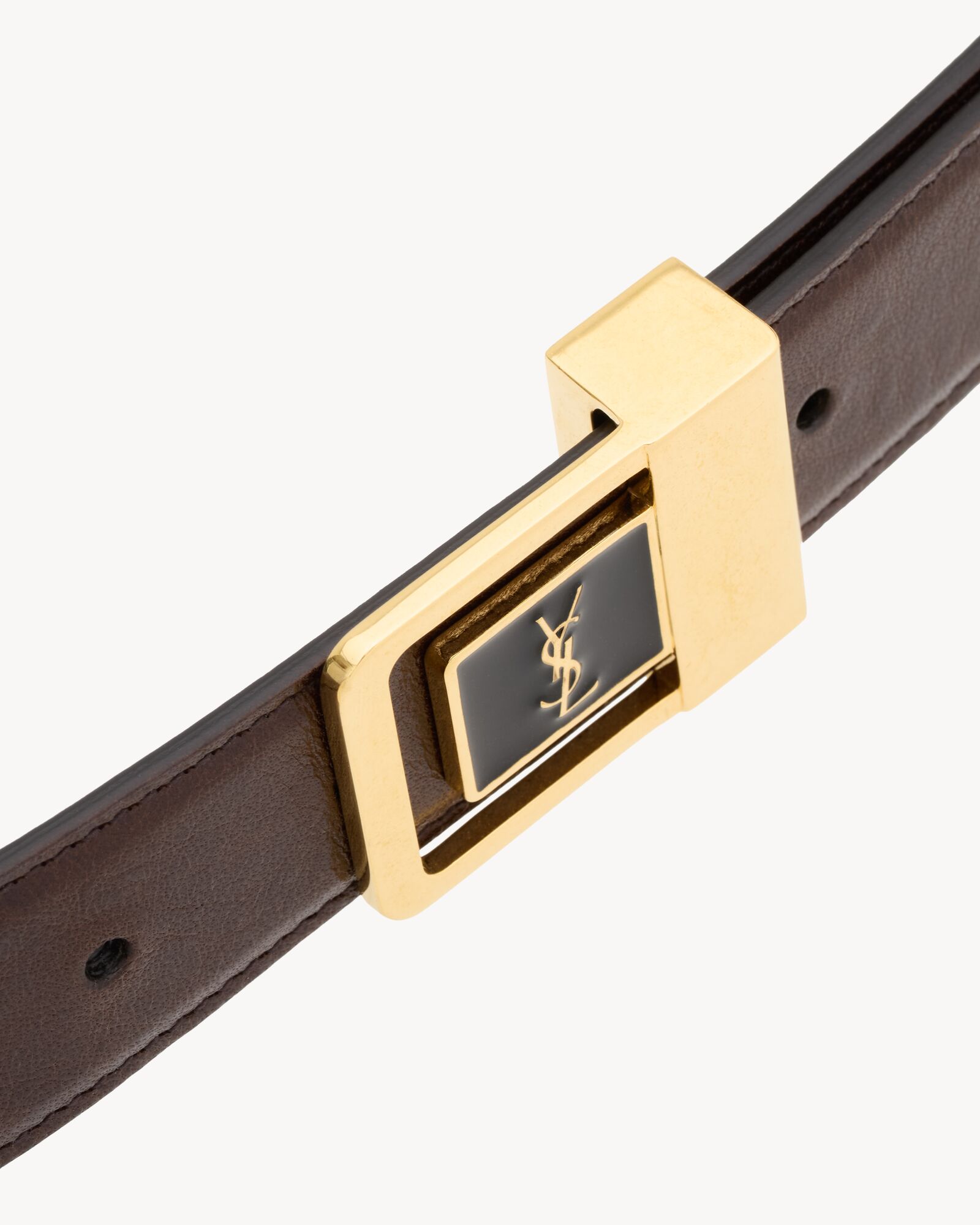 LA 66 ceinture à boucle en cuir lisse en Marron | Saint Laurent | YSL FR-FR