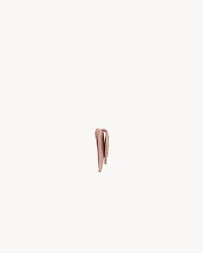 퀼트 처리된 그랑 드 뿌드르 엠보스드 가죽 소재의 Cassandre Saint Laurent MatelassÉ Fragments
