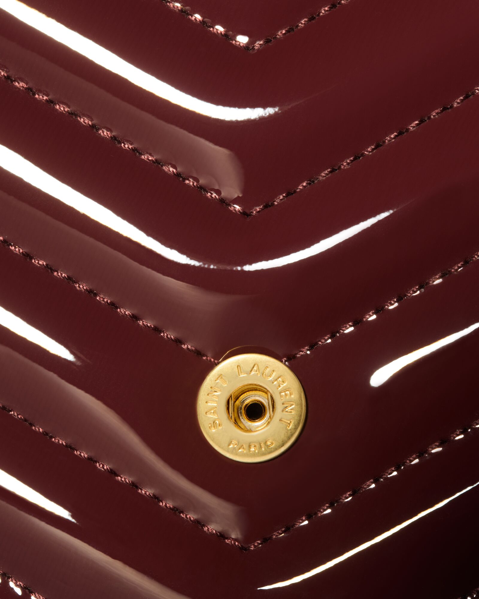 CASSANDRE envelope chain wallet in patent leather | Saint Laurent | YSL.com