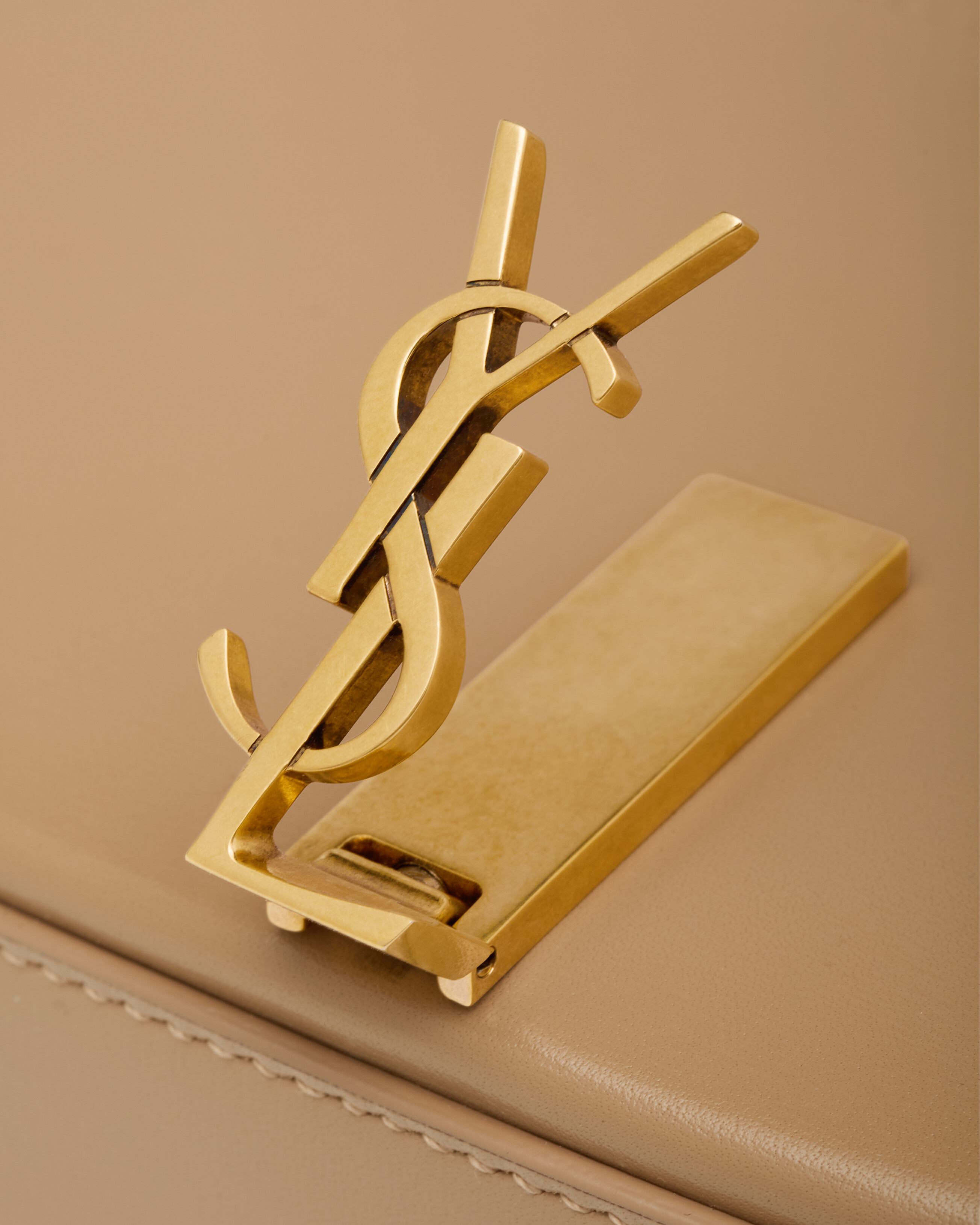 박스 생 로랑 소재의 미니 VOLTAIRE | Saint Laurent | YSL.com